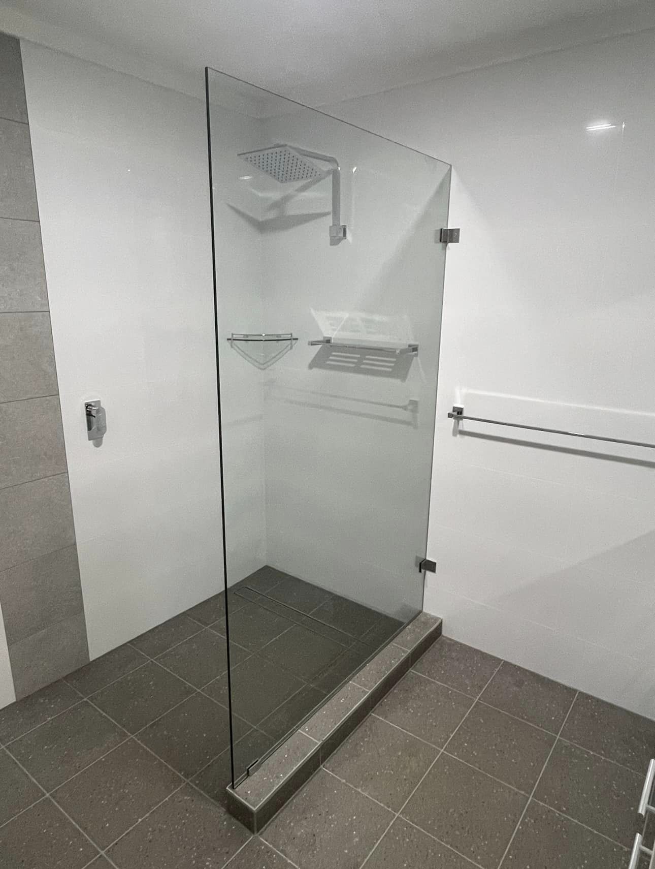 Shower Screens – Kempglaze Glass and Aluminium